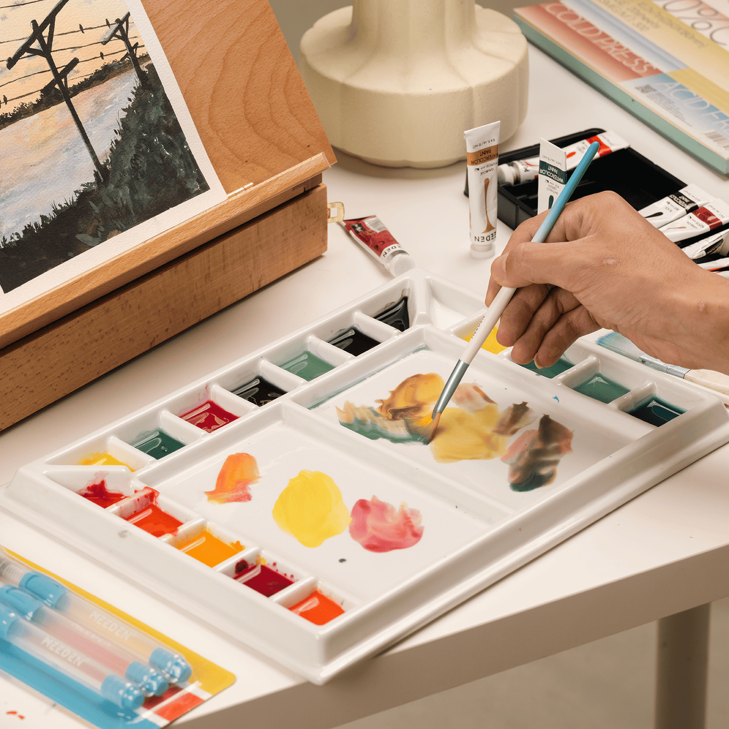 MEEDEN Studio Porcelain Watercolor Paint Palette - 17 Wells & Durable
